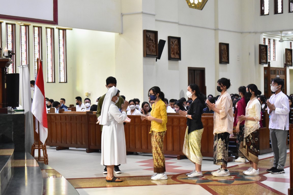 Pelantikan OSIS MPK 2023 – Fons Vitae 1